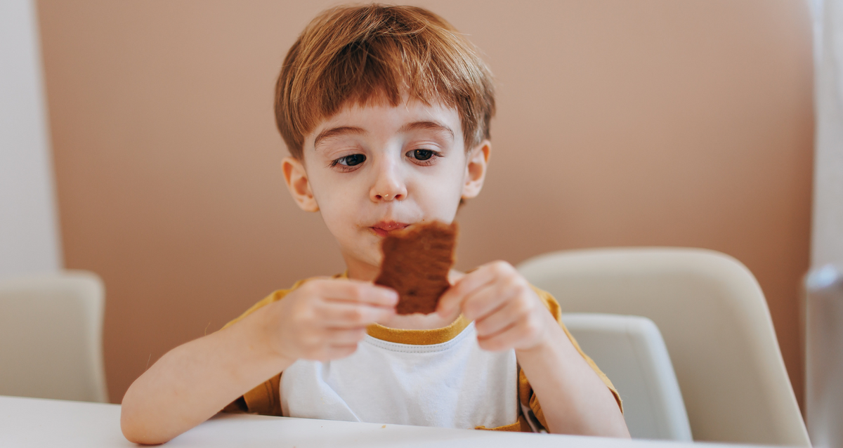 How to introduce new foods to an autistic child and help with food ...